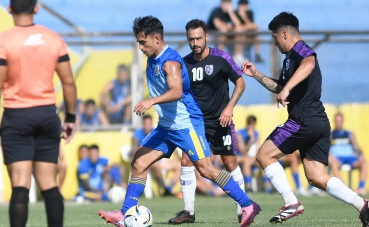Vicente Pizarro "debuta" en Rosario Central y la prensa lo llena de elogios