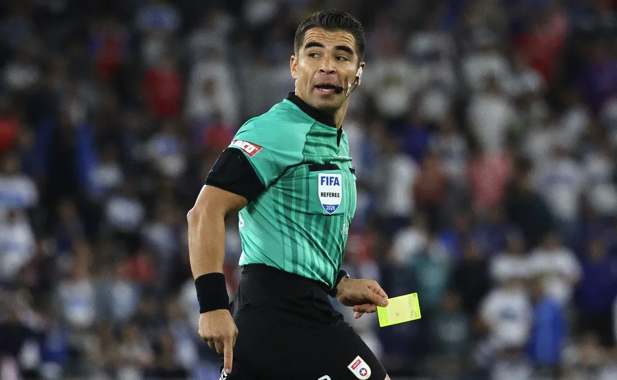 Tuvo una polémica con Almirón: José Cabero, el juez de Colo Colo vs UC