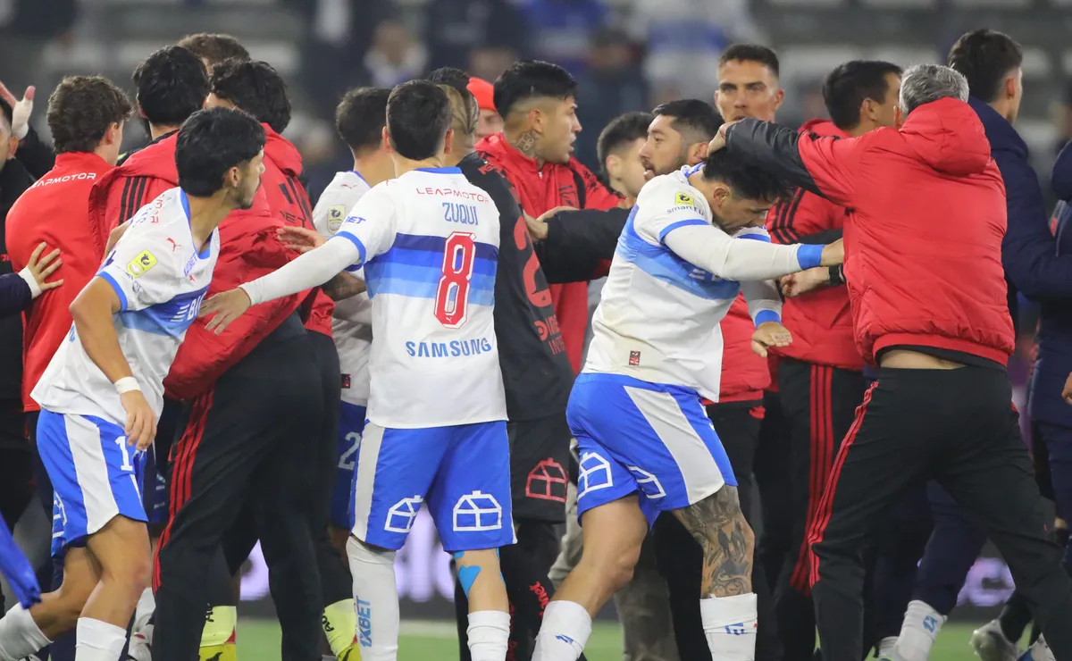 Gonzalo Jara adelanta a los expulsados tras pelea de Colo Colo ante la UC